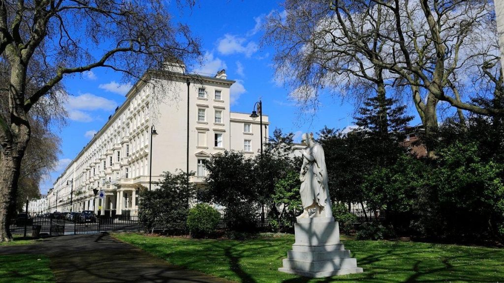 The gate that moved - London Guided Walks