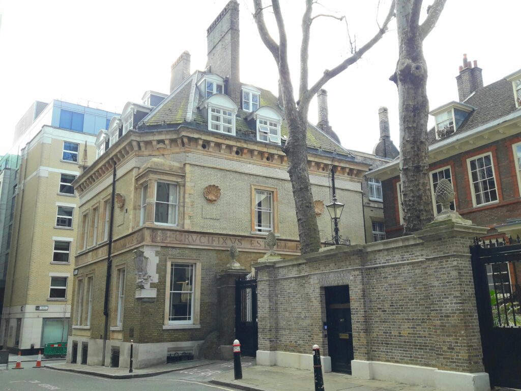 An Italianate mansion for the young in the City - London Guided Walks